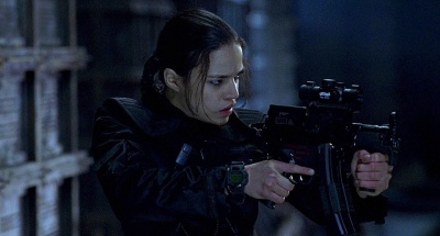 John’s Horror Corner: Resident Evil (2002), Milla Jovovich versus viral ...