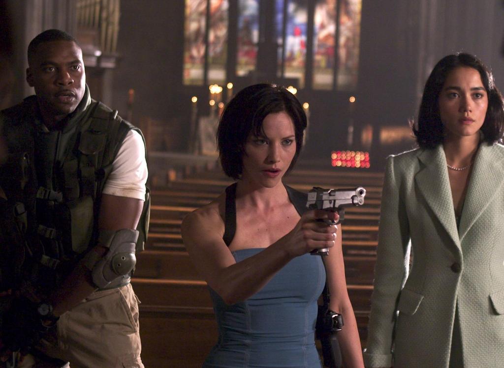 John’s Horror Corner: Resident Evil: Apocalypse (2004), Milla Jovovich ...